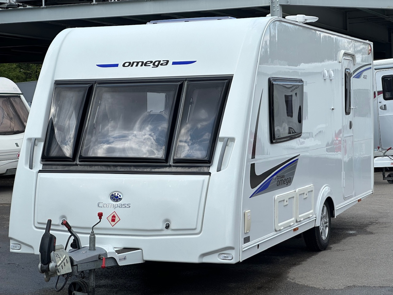 Andrew Brown Caravans & Cars - Compass Omega 482