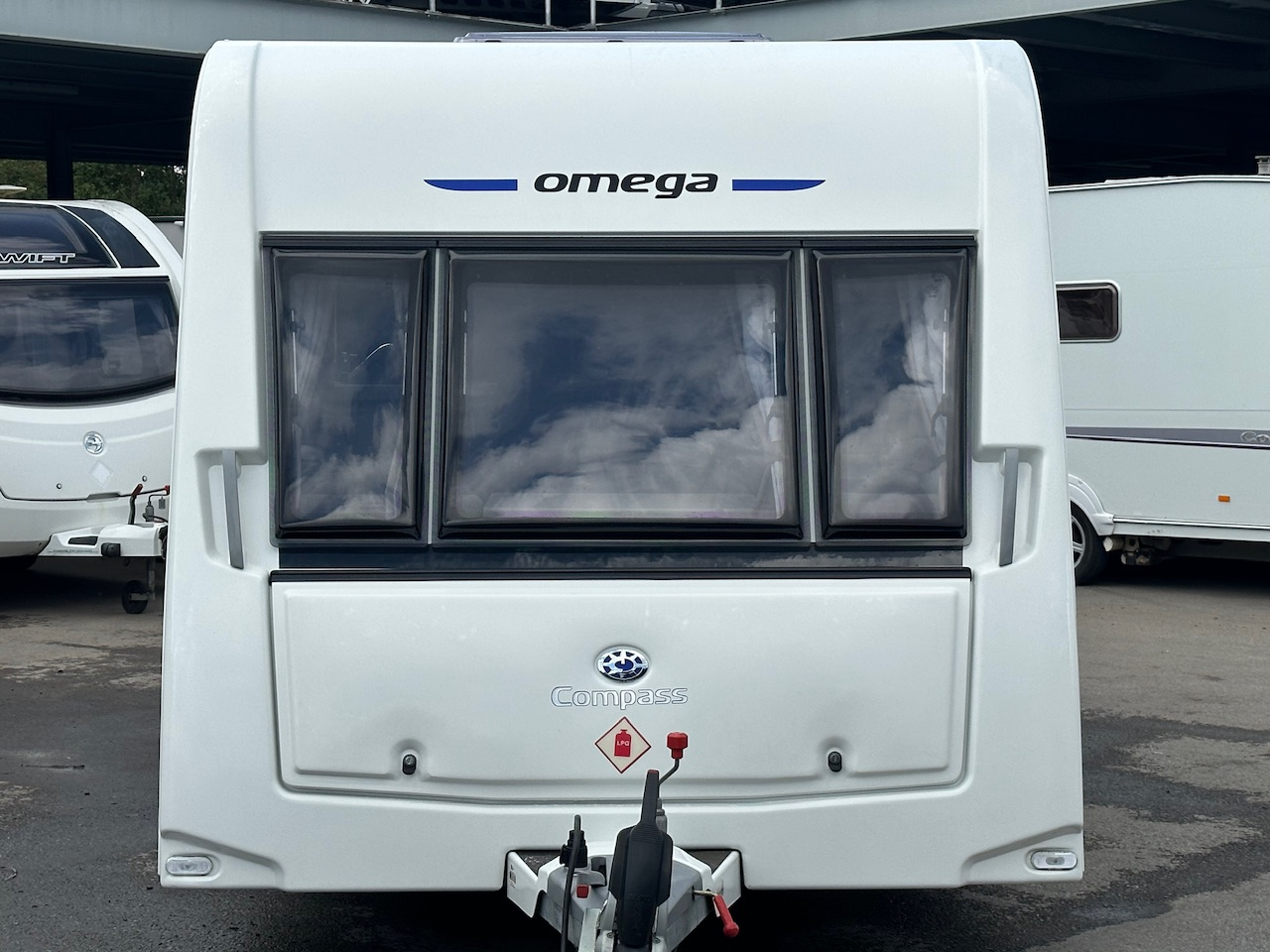 Andrew Brown Caravans & Cars - Compass Omega 482