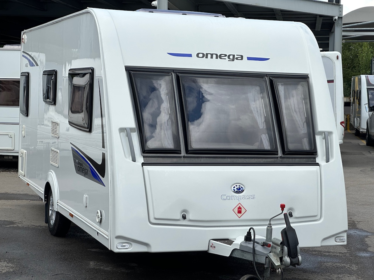 Andrew Brown Caravans & Cars - Compass Omega 482