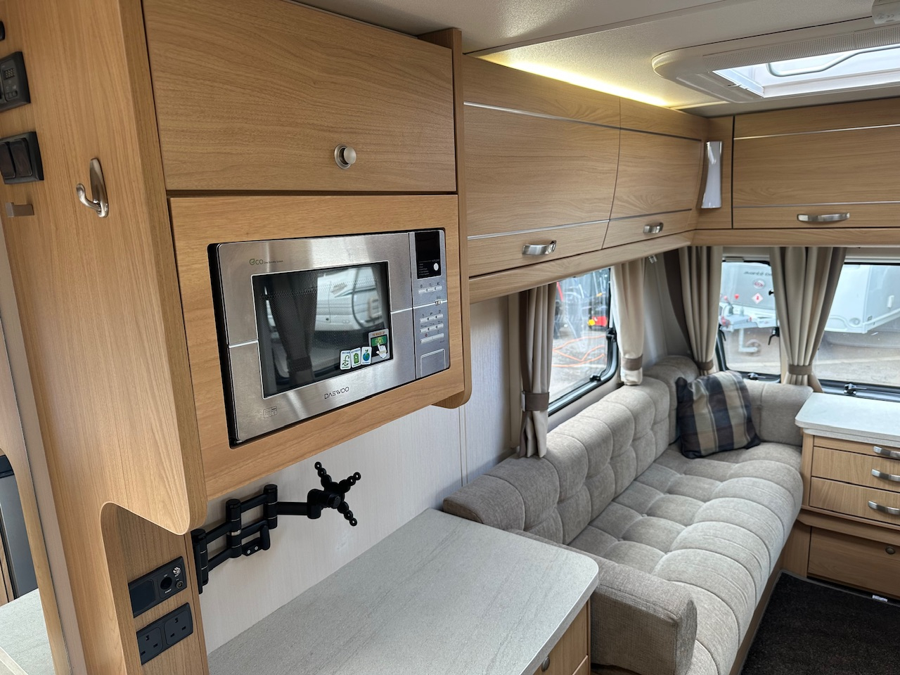 Andrew Brown Caravans & Cars - Compass Omega 482