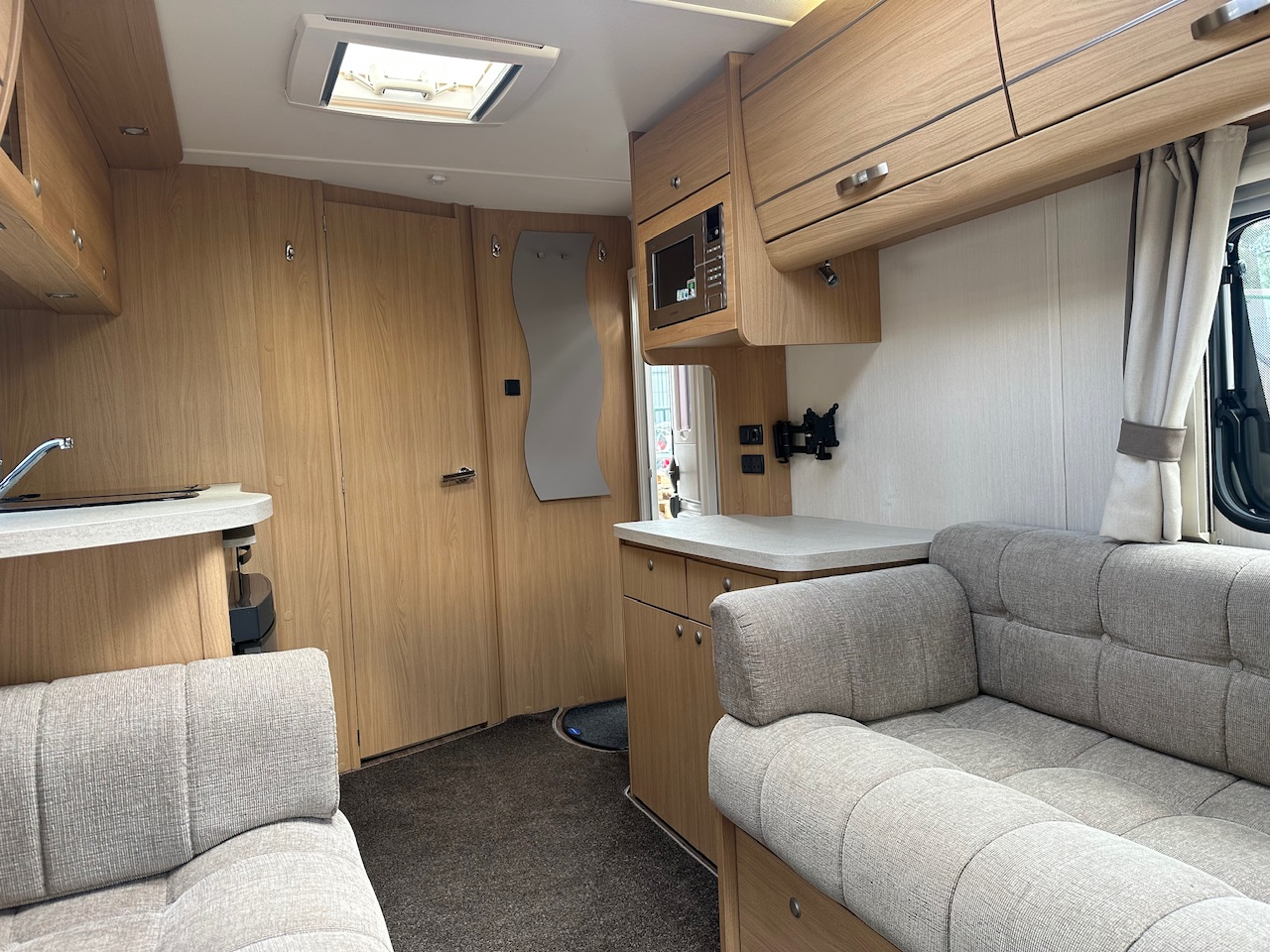 Andrew Brown Caravans & Cars - Compass Omega 482
