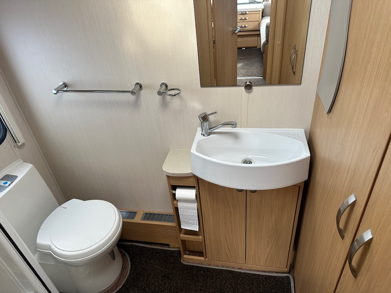 Andrew Brown Caravans & Cars - Compass Omega 482