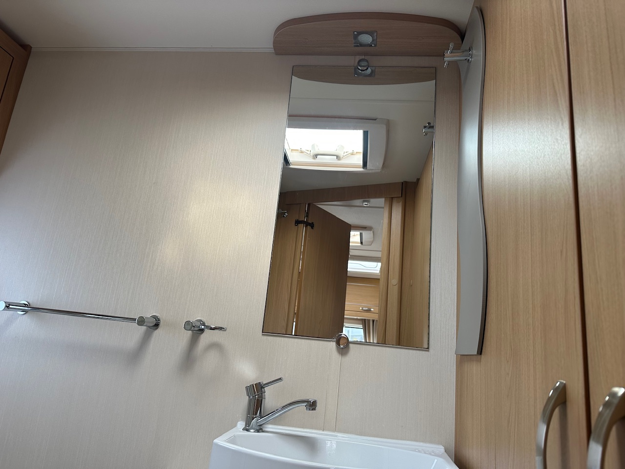 Andrew Brown Caravans & Cars - Compass Omega 482