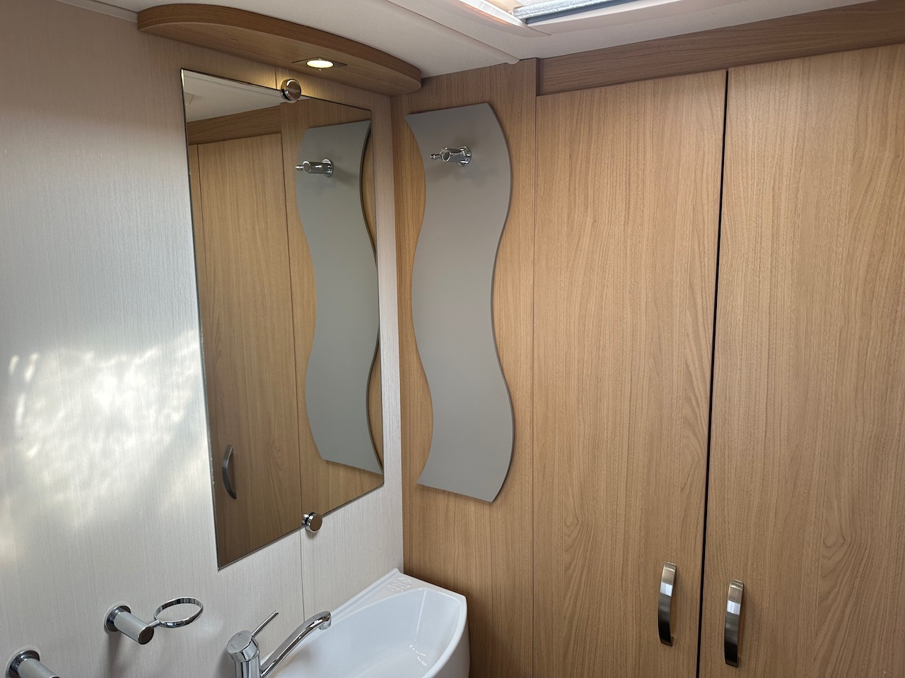 Andrew Brown Caravans & Cars - Compass Omega 482