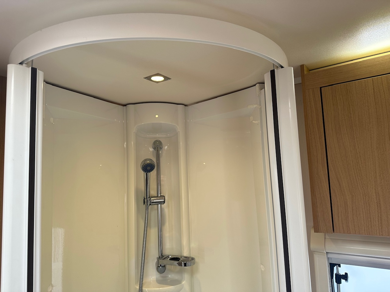 Andrew Brown Caravans & Cars - Compass Omega 482