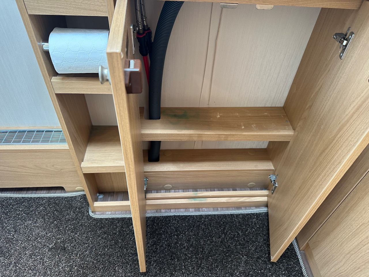 Andrew Brown Caravans & Cars - Compass Omega 482