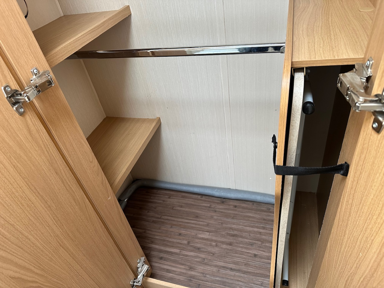 Andrew Brown Caravans & Cars - Compass Omega 482