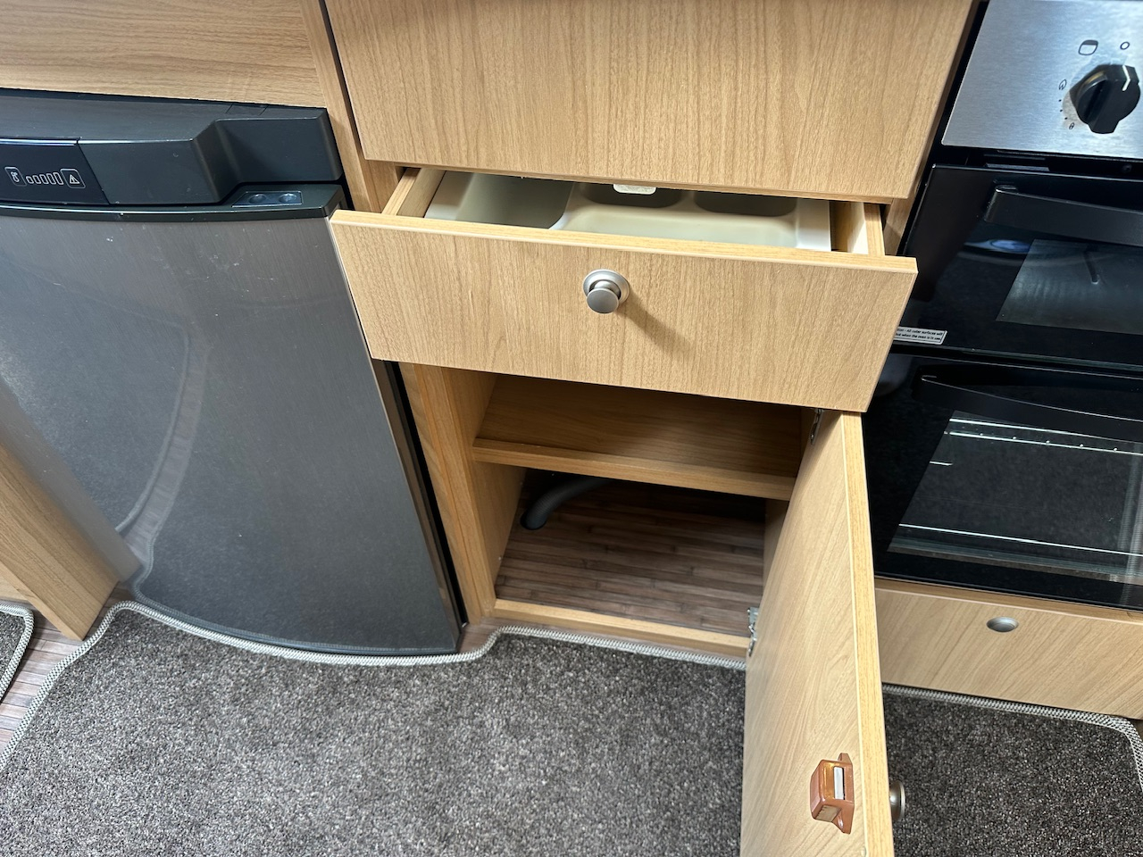 Andrew Brown Caravans & Cars - Compass Omega 482