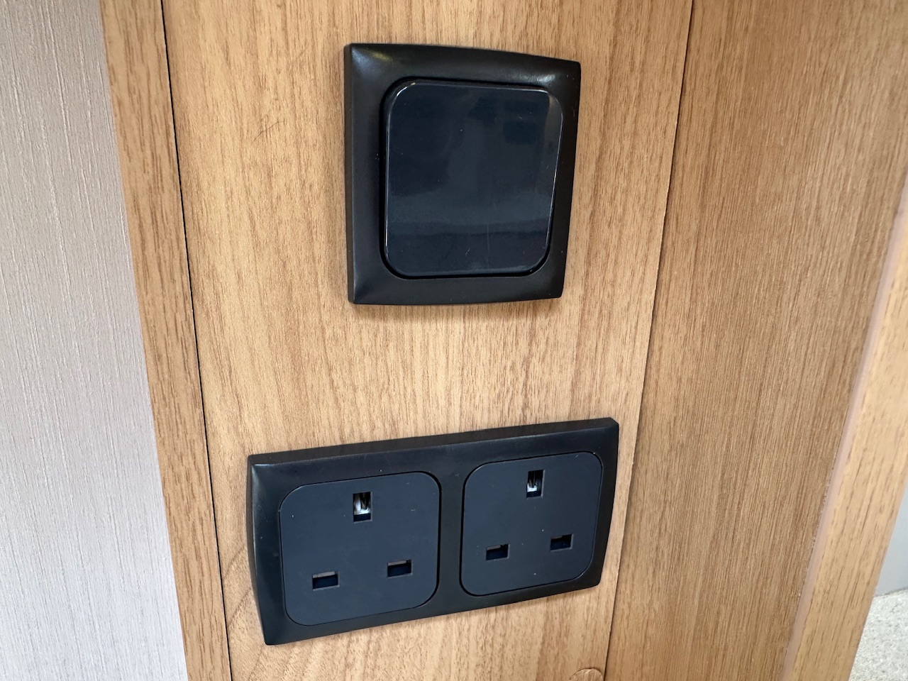 Andrew Brown Caravans & Cars - Compass Omega 482